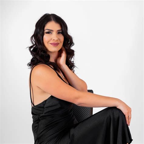 Да това е важно но крайно недостатъчно {Да приемем означава да бъдем в мир и любов със себе