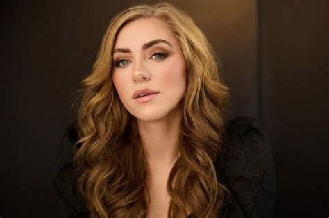 Jessica Sipos Biography Age Height Weight Husband Mrdustbin