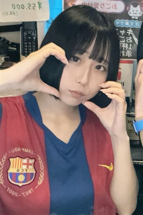 《22歳女性がライブ配信中、男が刺殺》ナイフでライバー女性を襲った男…黒キャップと黒ジャンパーで不気味にたたずむ姿が目撃されていた 被害者はまったく動かず｜newsポストセブン Part 4