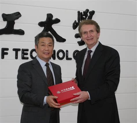 赵长禄副校长会见加拿大Mount Allison大学校长Robert Campbel