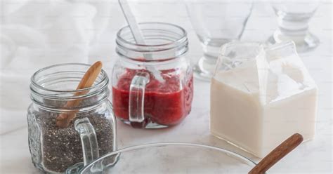 치아씨드 한 그릇과 요구르트 한 그릇 사진 Unsplash의 슈퍼푸드 이미지