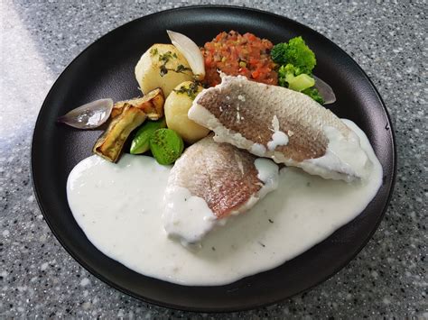 양식조리산업기사 실기메뉴타임 벨루테 소스를 곁들인 기름에 저온 조림한 적도미 학원소식