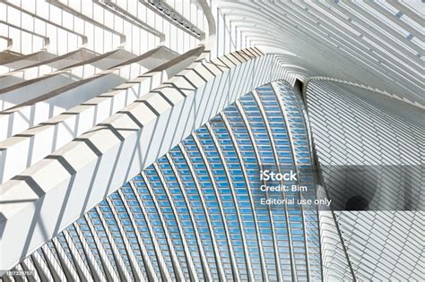 Arsitektur Futuristik Stasiun Kereta Api Foto Stok Unduh Gambar Sekarang Arsitektur Warna