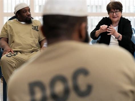 College Students Inmates Nun Unique Book Club Meets At Chicago Jail