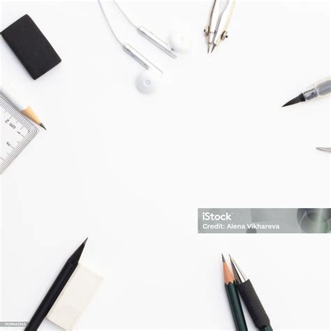 백서 연필 및 지우개로 배경 화가를위한 직장 로고와 글자 표시를 표시합니다 카피 스페이스 텍스트 공간 블로거 악기 사무실 도구