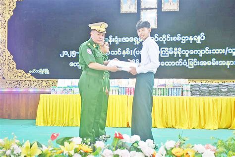 အရှေ့တောင်တိုင်းစစ်ဌာနချုပ်နှင့် အလယ်ပိုင်းတိုင်းစစ်ဌာနချုပ်တို့၌ ကျောင