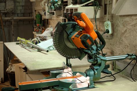 Как установить плавный пуск в торцовочную пилу с протяжкой BLACK+DECKER ...