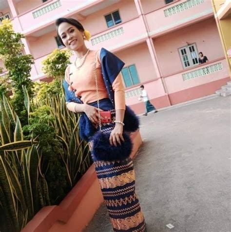 ဝင့်ဝါလင်း ချင်းရိုးရာပိုးထည်ချည်ထည်လက်လီလက္ကားဖြန့်ချီရေး