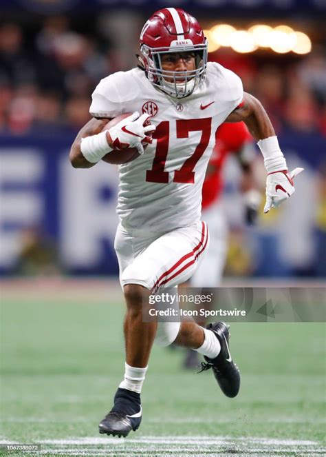 Alabama Crimson Tide Wide Receiver Jaylen Waddle Rushes In For A