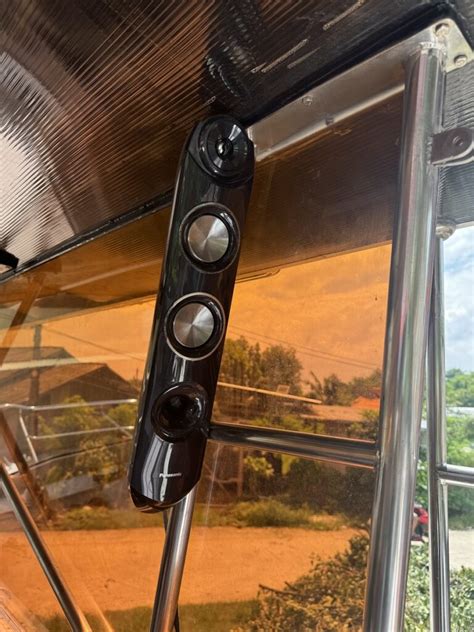 Power Catamaran 27 Feet 16 Passengers Henri Captain