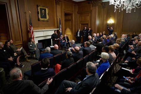 Частина конгресменів готова працювати без різдвяних канікул поки не ухвалять подальше