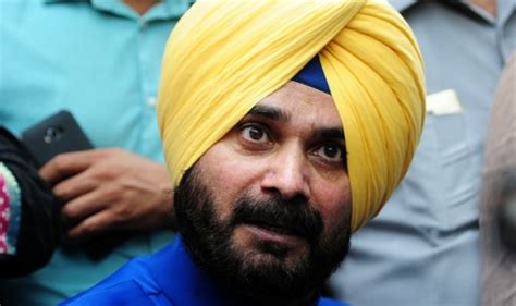 Navjot Singh Sidhu Meets Rahul Gandhi May Contest From Amritsar On