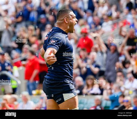 London United Kingdom 03 May 25 Llogs Sam Matavesi Lyon Celebrates