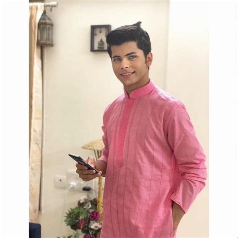 From Suits To Kurta Siddharth Nigams Swanky Looks Iwmbuzz