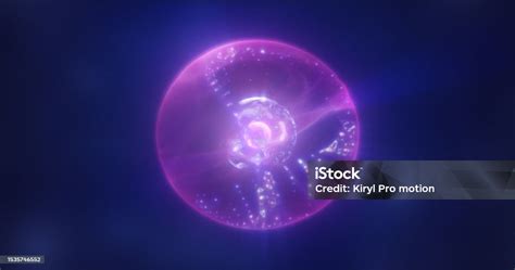 빛나는 밝은 입자를 날리는 추상적인 보라색 에너지 구체 전자가 있는 과학 미래형 원자 하이테크 배경 3차원 형태에 대한 스톡 사진 및 기타 이미지 Istock