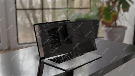 Kpi 및 M을 통한 데이터 분석 및 관리 시스템을 위해 컴퓨터 및 대시보드를 사용하는 비즈니스 분석가 프리미엄 사진