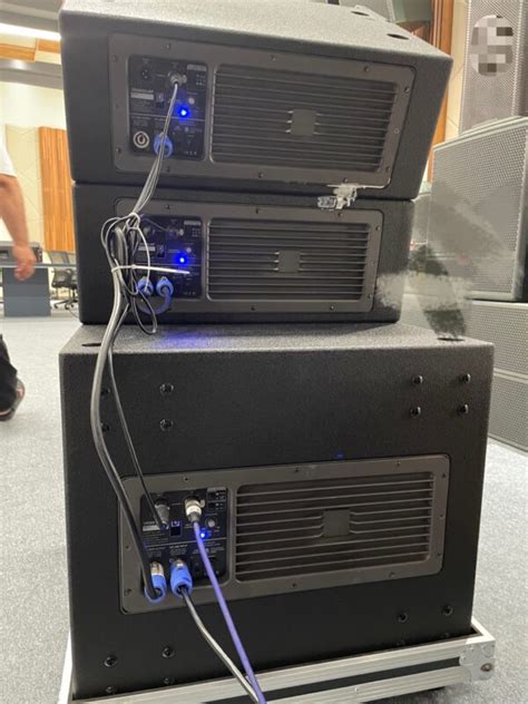 JBL Line Array Speakers Clear Powerful Sound