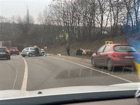 Біля Львова не розминулись автомобілі Читайте на Ukr Net