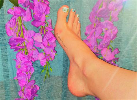 Besides My Lovely Toes What Color Toenails Turn You On The Most Scrolller