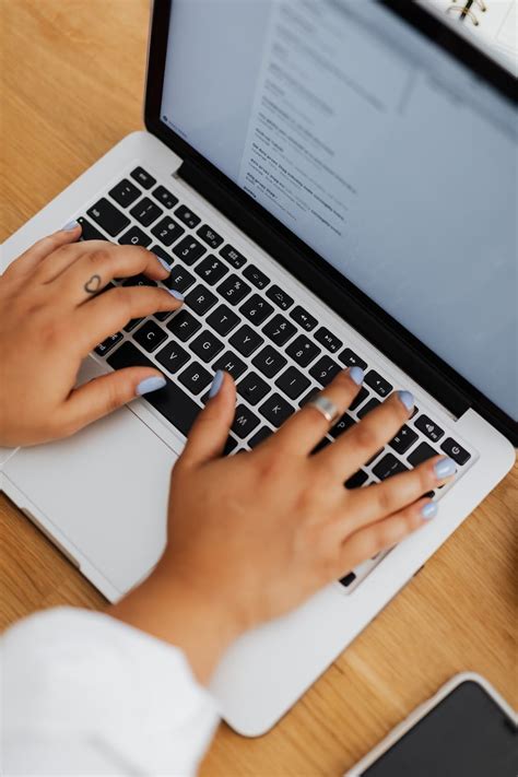 ~을 사용하여 가젯 기기 기술 노트북 디지털 매니큐어 무선 바탕화면 비즈니스 사무실 상호 작용 상호