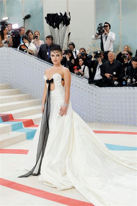 Florence Pugh Debuted A Buzz Cut At The Met Gala Glamour