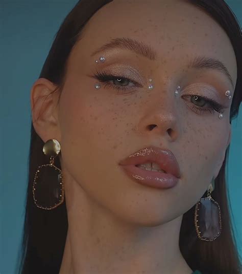 Pin By Dann Mm On Makeup Tutoriall Rave Makeup Coachella Makeup