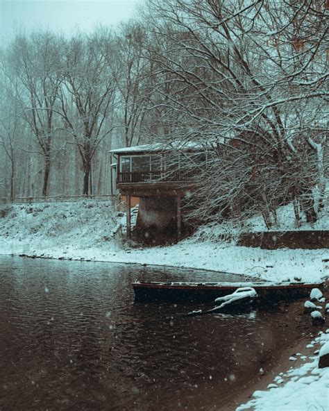 무료 사진 푸른 하늘 진한 파란색 숲 눈 숲도로 겨울 광 야 산 침 엽 수 슬로프