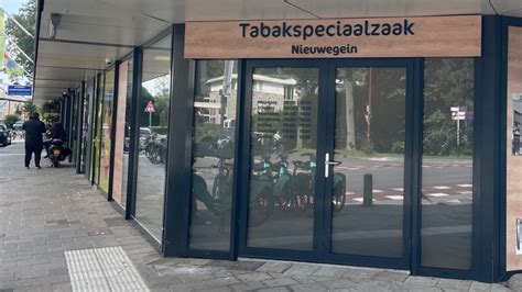 Philip Morris Opent Tabaksspeciaalzaken