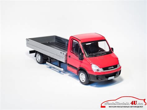 Масштабная модель автомобиля Iveco Daily Red фирмы Mondo Motors