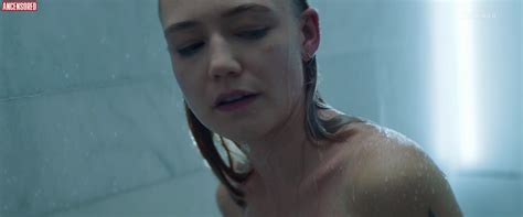 Nackte Oksana Akinshina In Six Empty Seats