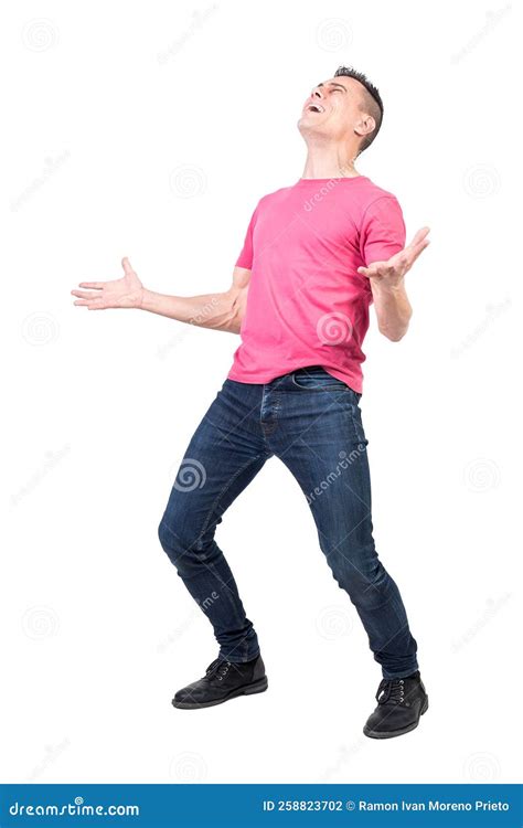 Homem Com Camisa Rosa Sofrendo E Gritando Foto De Stock Imagem De Perdedor Isolado