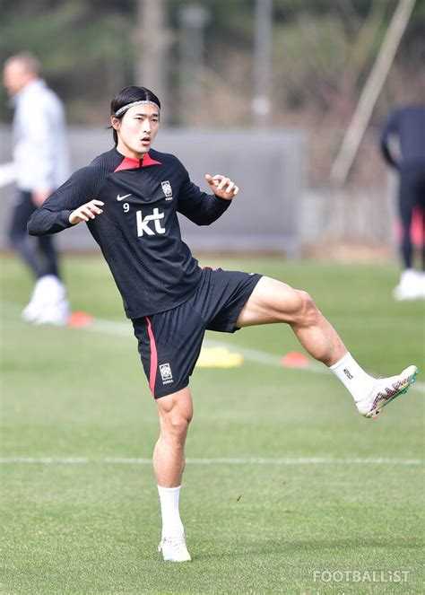 포토 성난 다리근육 조규성