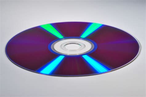 무료 이미지 반사 cd 배경 컴퓨터 정보 색깔 과학 기술 디지털 dvd 화이트 푸른 빛나는 소프트웨어