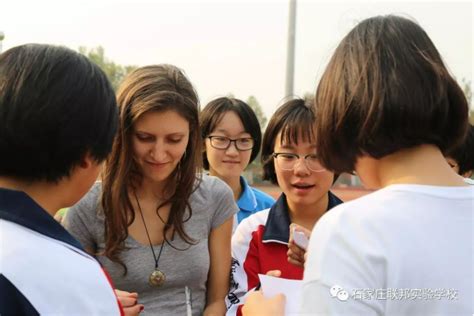 意大利籍老师亲临我校与学生进行快乐足球体验课 国际部动态 河北联邦外国语学校国际部