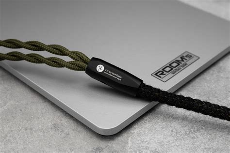 Cross Lambda Apollo Gb • Ear Fidelity