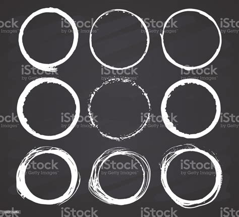라운드 프레임 그런 지 손으로 그린 요소 집합 벡터 일러스트 레이 션에 칠판 배경 질감 분필 그림에 대한 스톡 벡터 아트 및 기타 이미지 분필 그림 원형 0명