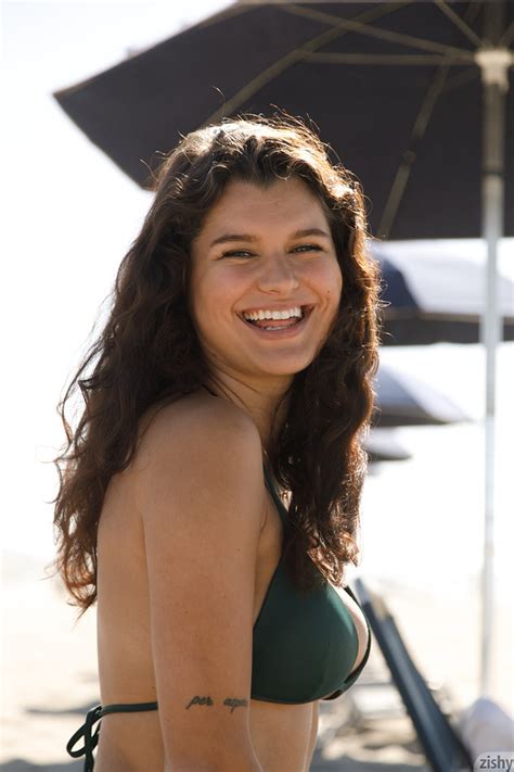 Nalani Dacus Model Profile