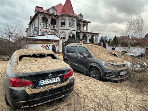 Фото наслідків ракетного удару РФ по Бортничах у Києві Україна інфо