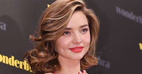 미란다 커 손 끝까지 섹시함이 뚝뚝