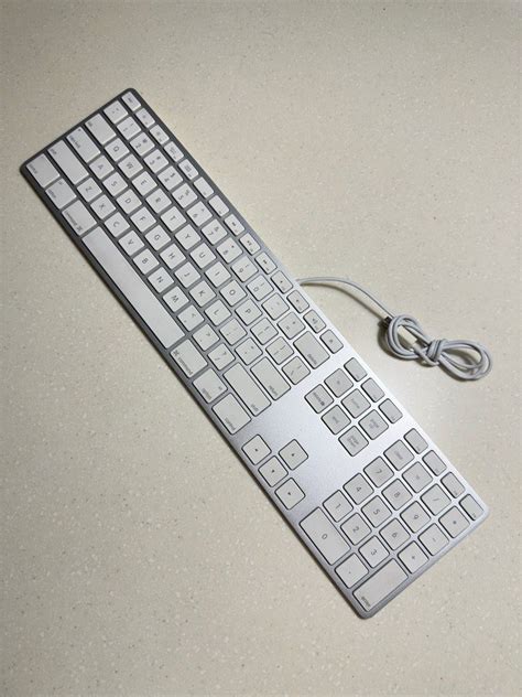 Original Apple Keyboard Wired With Numeric Keypad Computers And Tech Parts And Accessories