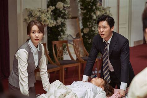 Review Exit Stars Snsds Yoona In A Lighthearted Disaster Flick