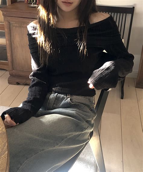 니어웨어 봄니트🌸 에이트 홀터넥 오프숄더 니트 3color