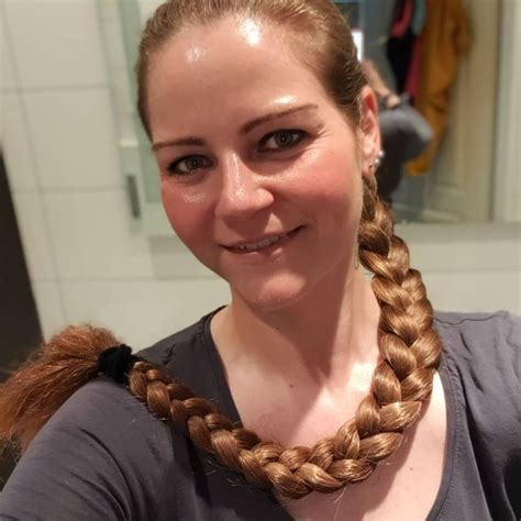 Obraz Może Zawierać 1 Osoba Zbliżenie Crochet Necklace Chain