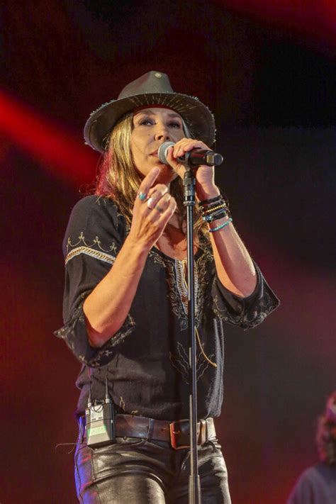 La S Duction S Exerce Autrement Zazie Et Ses Cheveux Blancs