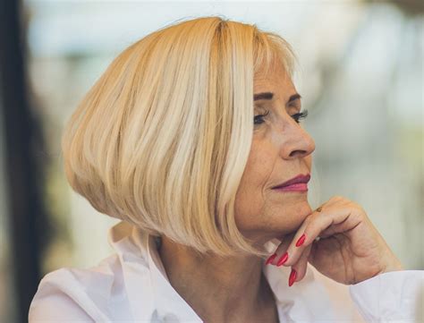 23 Modern Layered Bob Hairstyles For Women Over 60