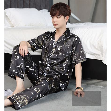 ชุดนอนผู้ชาย เเขนสั้นขายาว ผ้าซาตินสุดหรู คอปก เซ็ทเสื้อ สวมใส่สบาย ผ้าเย็น ผ้านิ่มไม่เเข็ง No