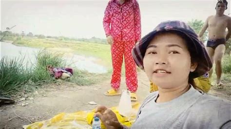 តោះ បុកល្ហុង បុកមី បុកបង្គា បុកងាវ ជាមួយកូនអ្នកស្រុកស្រែចំការ មកធ្វើការនៅភ្នំពេញ 🌾 Youtube