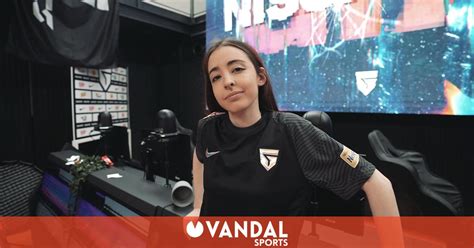 Giants Ficha A Nissaxter Como Su Nueva Creadora De Contenido De League