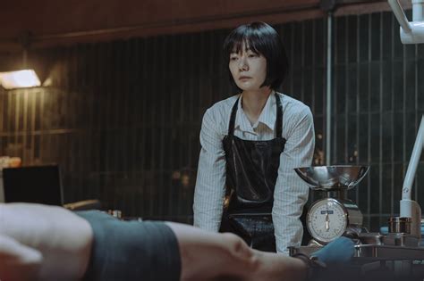 [보도자료] 쿠팡플레이 시리즈 가족계획 드디어 오늘 첫 공개 독특한 세계관 예고하는 1 2화 스틸 대방출 쿠팡 뉴스룸