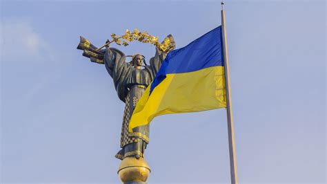 Синьо жовтий прапор повернеться до Донецька Луганська Сімферополя і Севастополя Порошенко